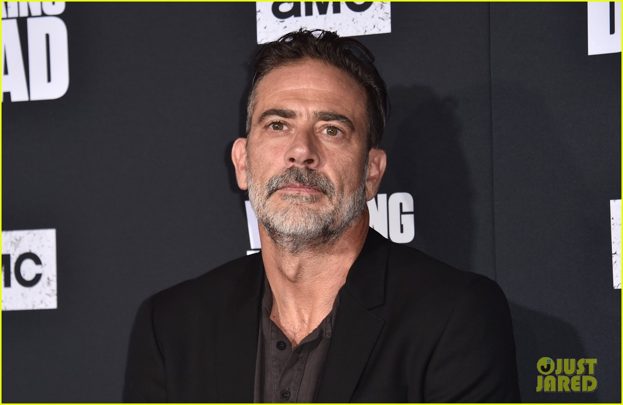 Jeffrey Dean Morgan Reveals He Broke Both of His Feet on 'The Walking ...