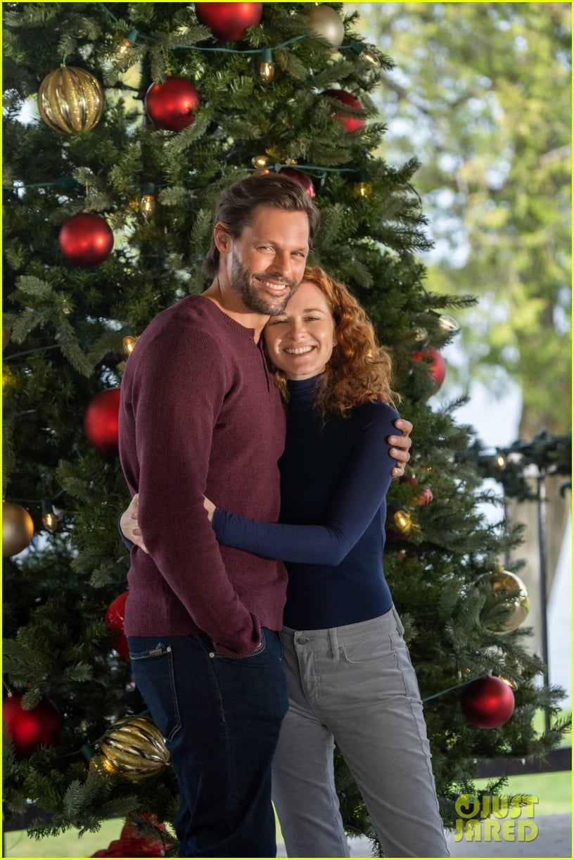 Justin Bruening Goes Shirtless For A Polar Bear Plunge With Sarah Drew ...