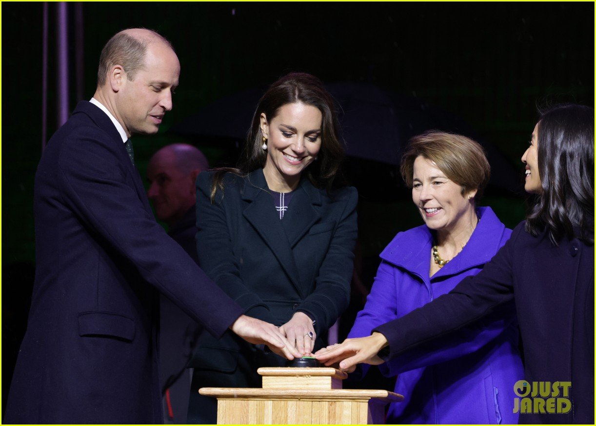 Prince William & Kate Middleton Arrive In Boston Ahead of Earthshot Prize Ceremony 2022: Photo ...