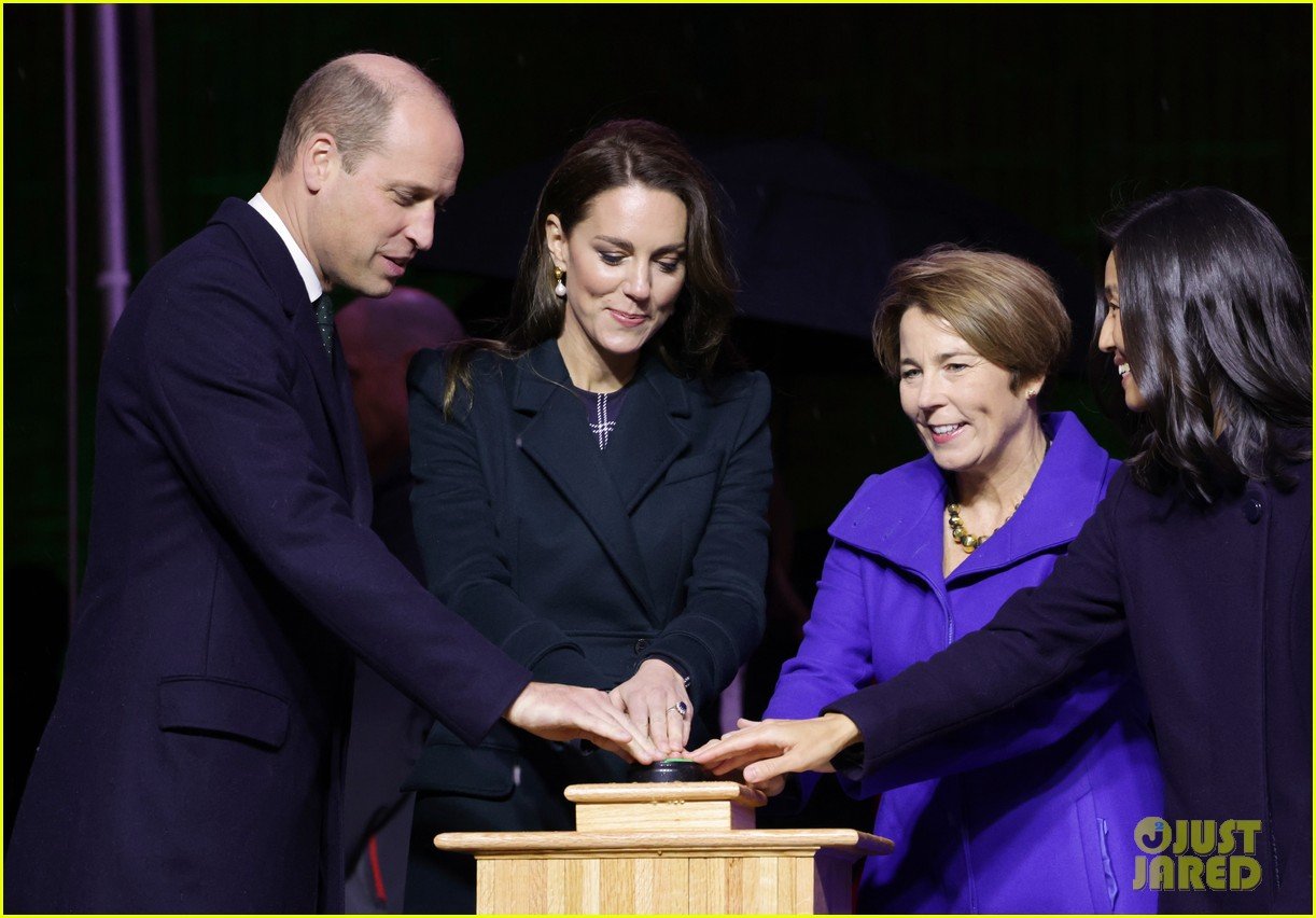 Prince William & Kate Middleton Arrive In Boston Ahead of Earthshot Prize Ceremony 2022: Photo ...