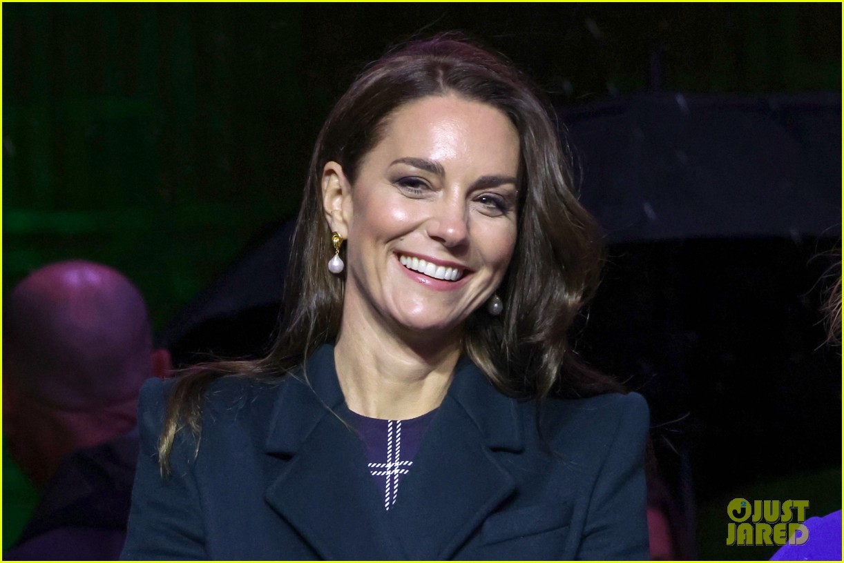 Prince William & Kate Middleton Arrive In Boston Ahead of Earthshot Prize Ceremony 2022: Photo ...