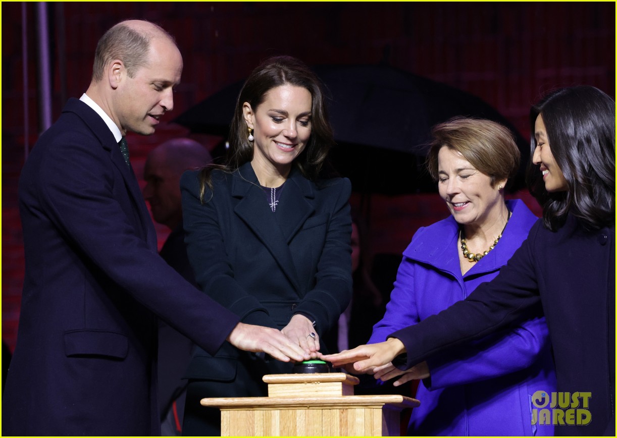 Prince William & Kate Middleton Arrive In Boston Ahead of Earthshot Prize Ceremony 2022: Photo ...