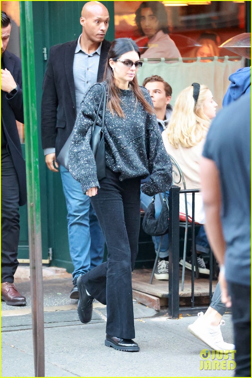 Kylie Jenner & Sister Kendall Jenner Step Out For Lowkey Lunch Together ...