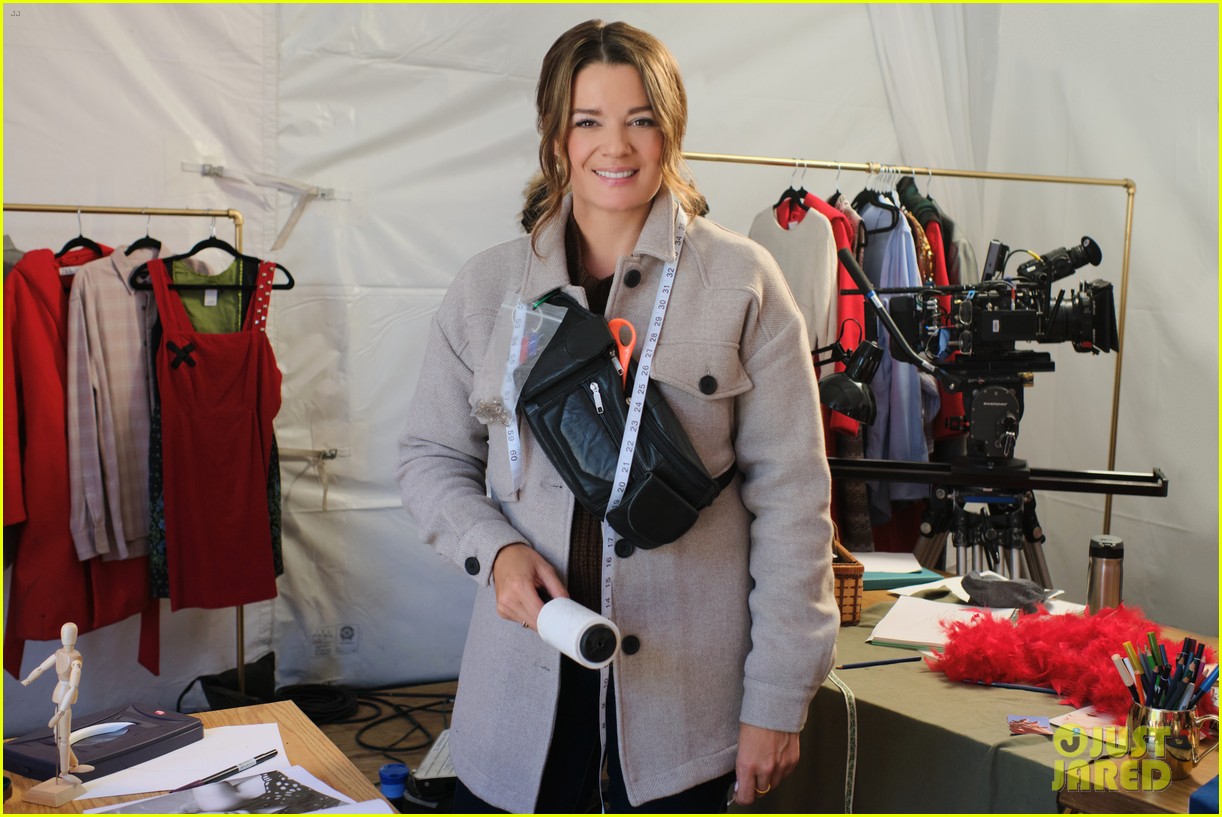 John Brotherton Plays A Perfect Santa Next To Kimberley Sustad in ...