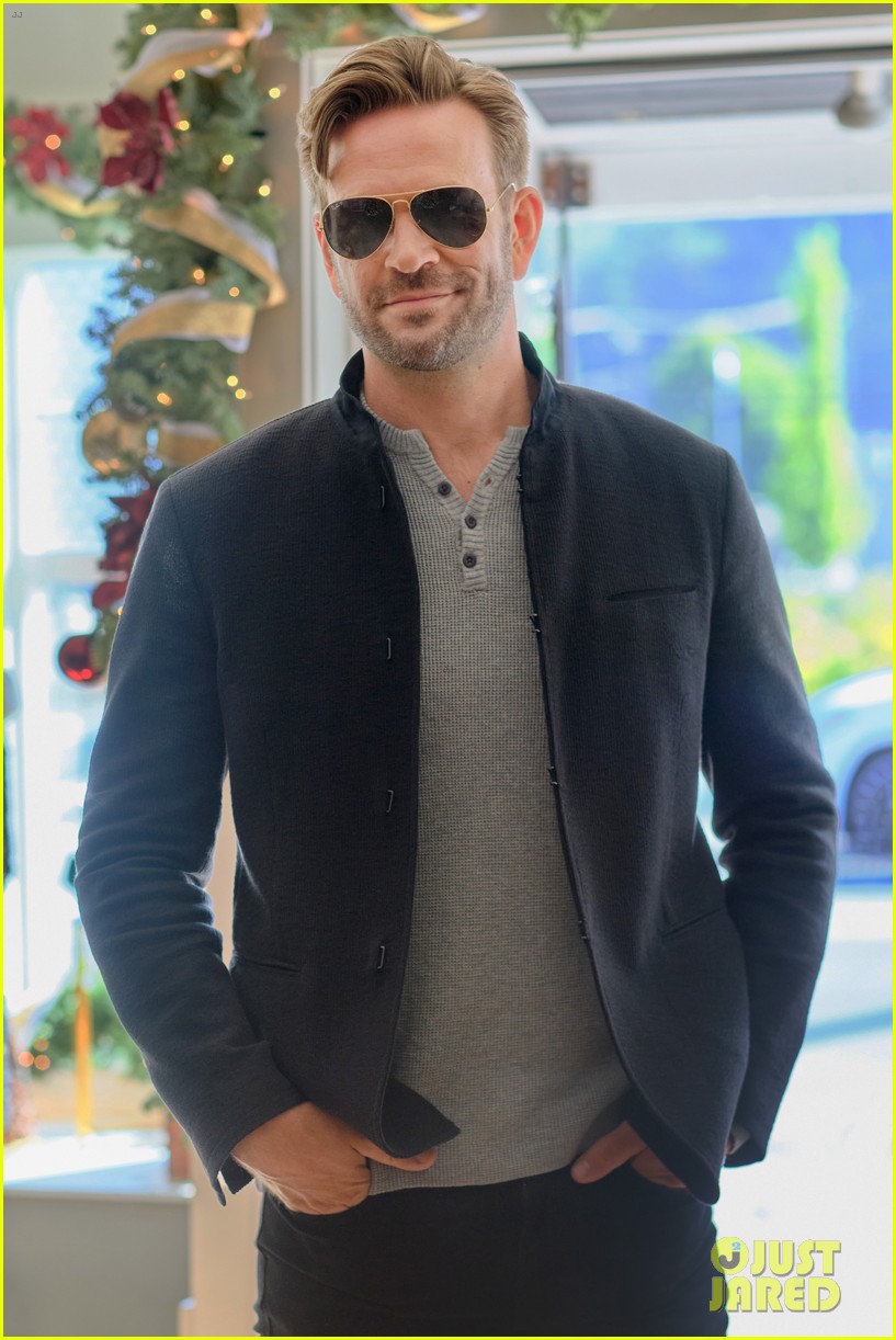 John Brotherton Plays A Perfect Santa Next To Kimberley Sustad in ...