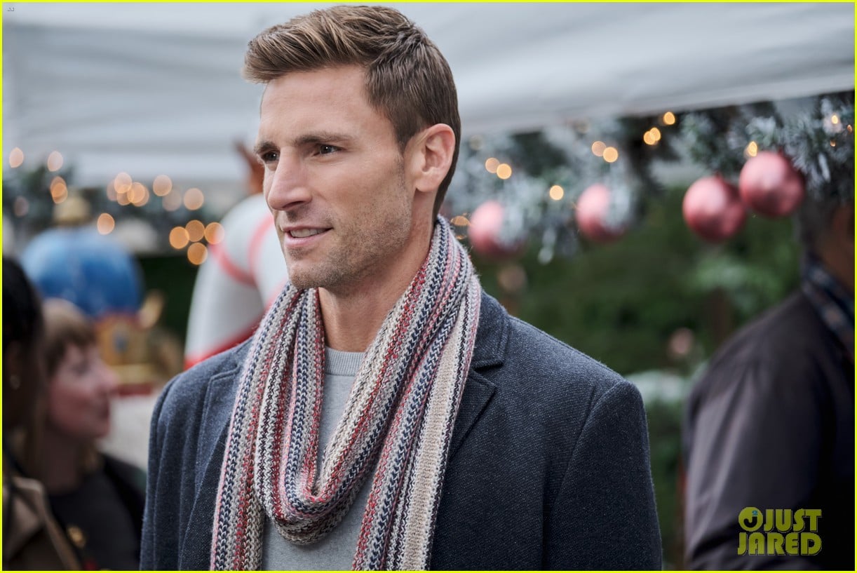 Andrew Walker Describes Hallmark's 'Maple Valley Christmas' As A ...