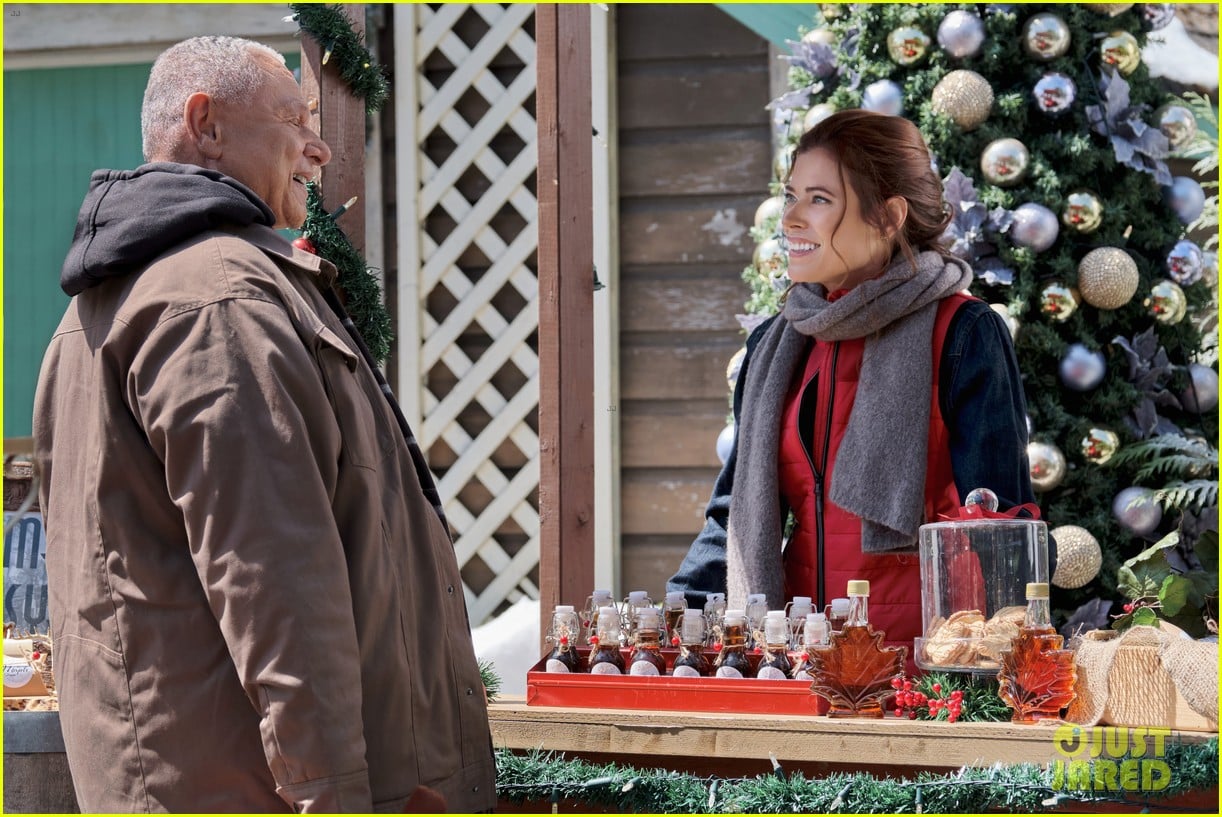 Andrew Walker Describes Hallmark's 'Maple Valley Christmas' As A ...