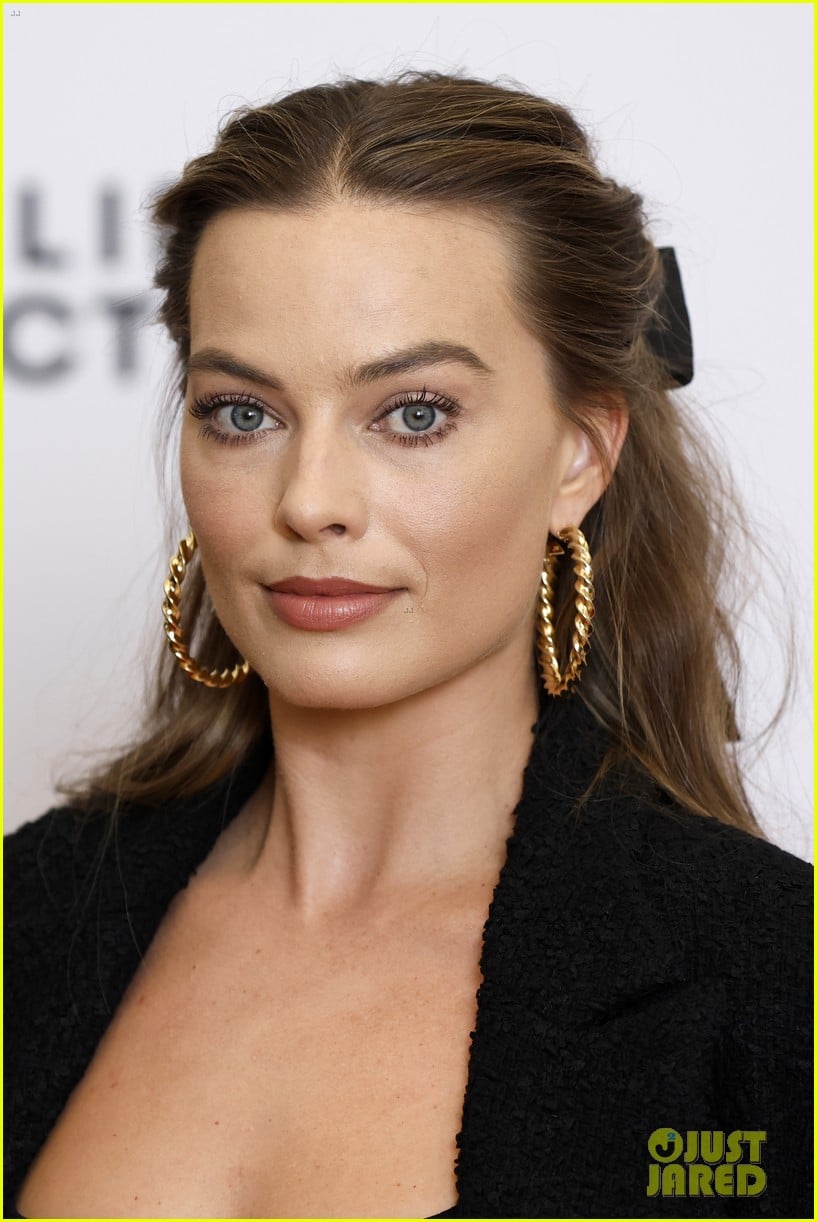 Margot Robbie Reveals A Major Scene From 'The Wolf of Wall Street' Wasn ...