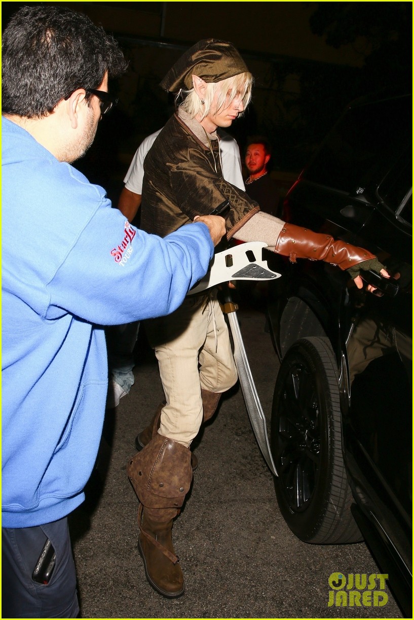 Megan Fox & Machine Gun Kelly Dress Up as Iconic Video Game Characters ...