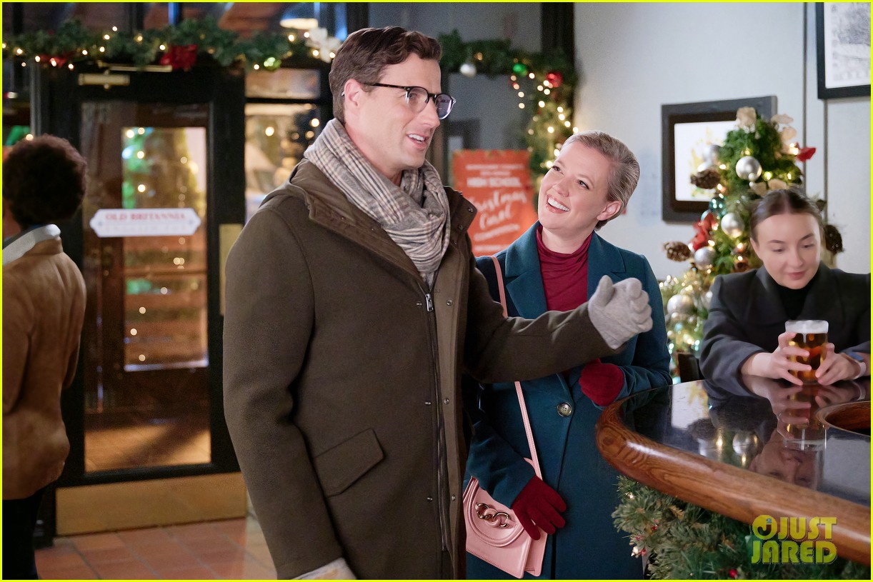 Patti Murin & Brendan Penny Are Caroling Rivals in Hallmark's 'In Merry ...