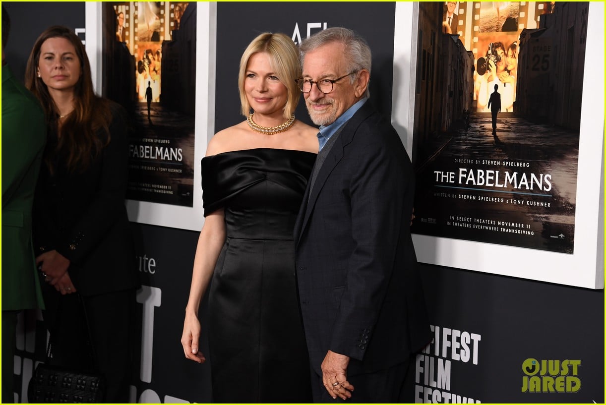 Michelle Williams Makes First Appearance at 'The Fabelmans' Premiere ...