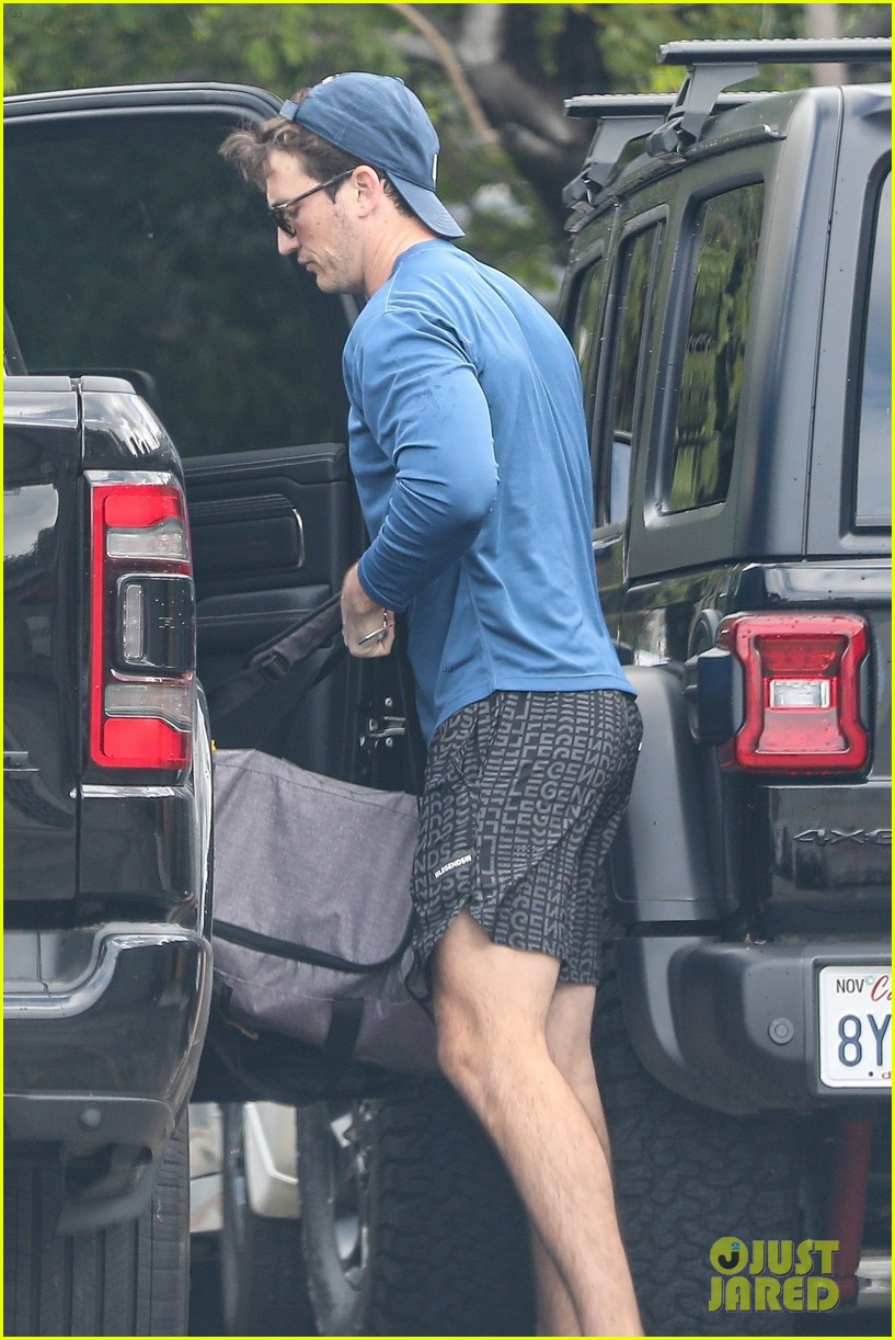 Miles Teller Gets in Morning Workout in Los Angeles: Photo 4852801 ...