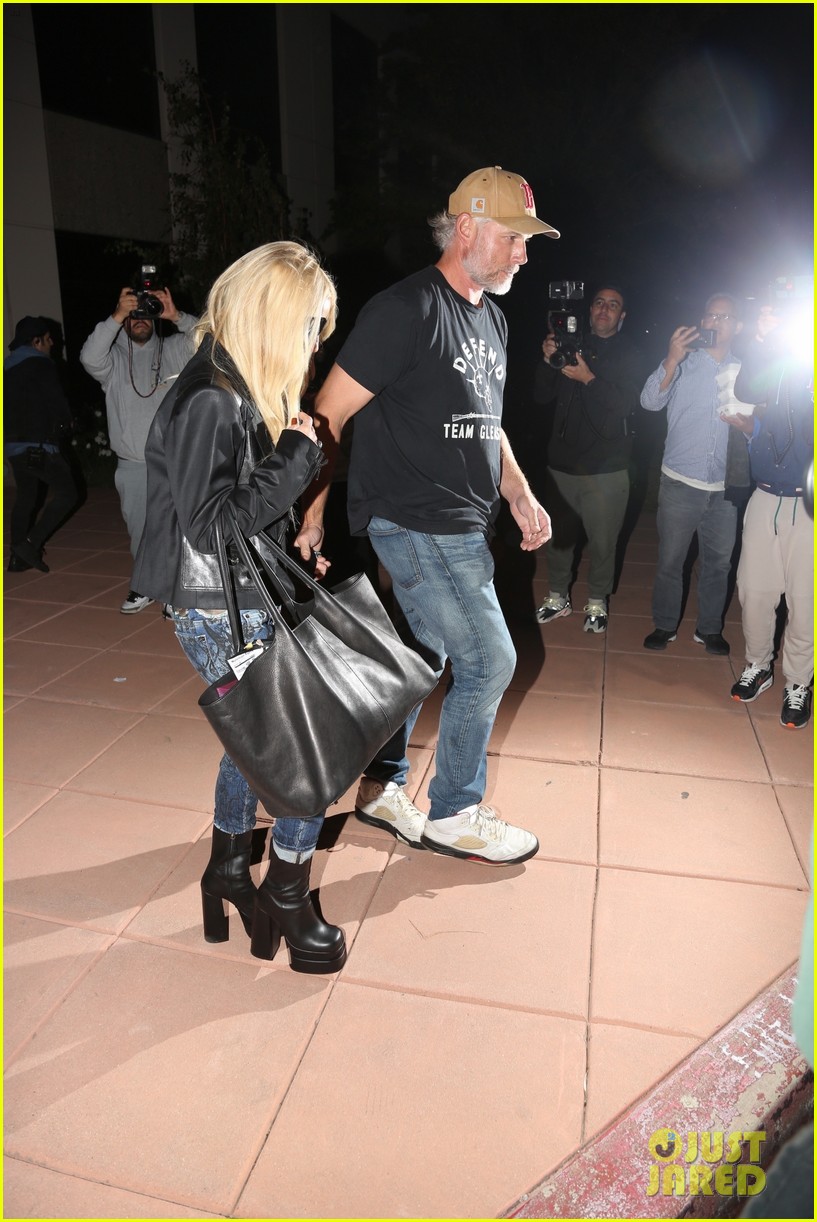Jessica Simpson Steps Out for Basketball Game After Pottery Barn Ad ...