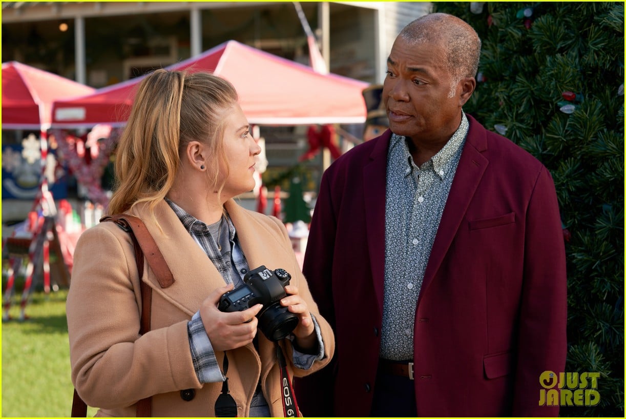 Jaicy Elliot Reunites With A Long Lost Father In Hallmark's 'My ...