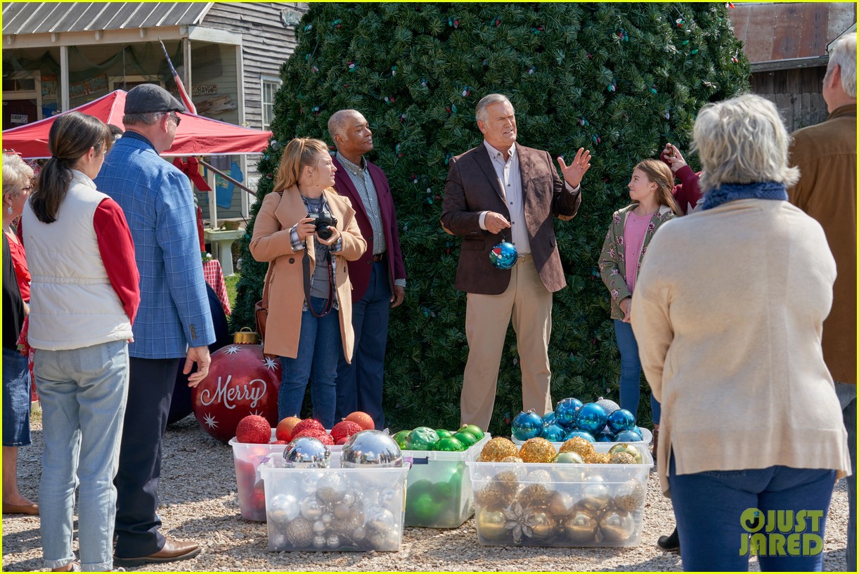 Jaicy Elliot Reunites With A Long Lost Father In Hallmark's 'My ...