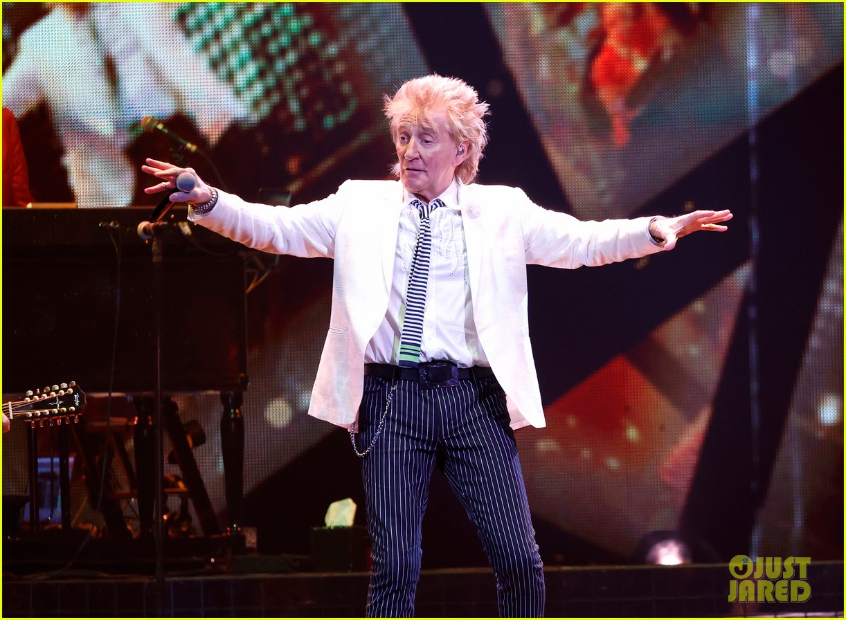 Rod Stewart Turned Down Over $1 Million to Perform at World Cup in Qatar: Photo 4856633 | Rod ...