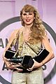 How Many American Music Awards Has Taylor Swift Won? She Can Hardly Hold All Her Trophies From ...