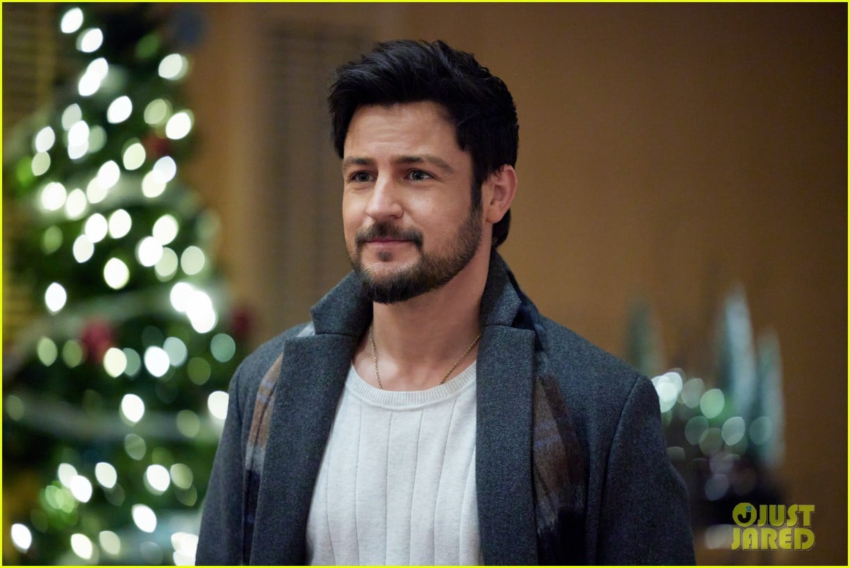 Tyler Hynes Helps Holland Roden Uncover A Mysterious Love Story in ...