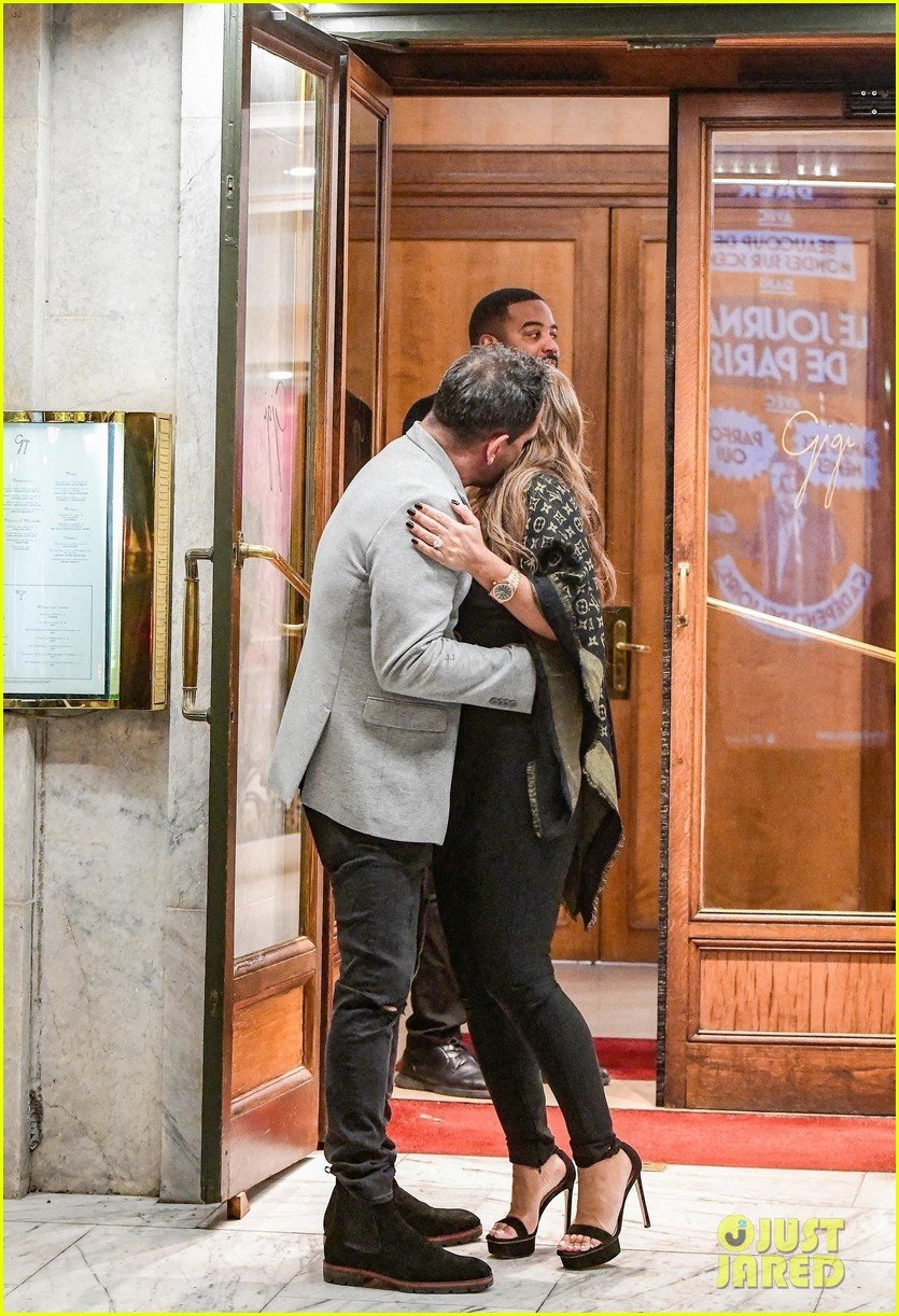 Teresa Giudice & Husband Louie Ruelas Share Steamy Kiss During Romantic ...