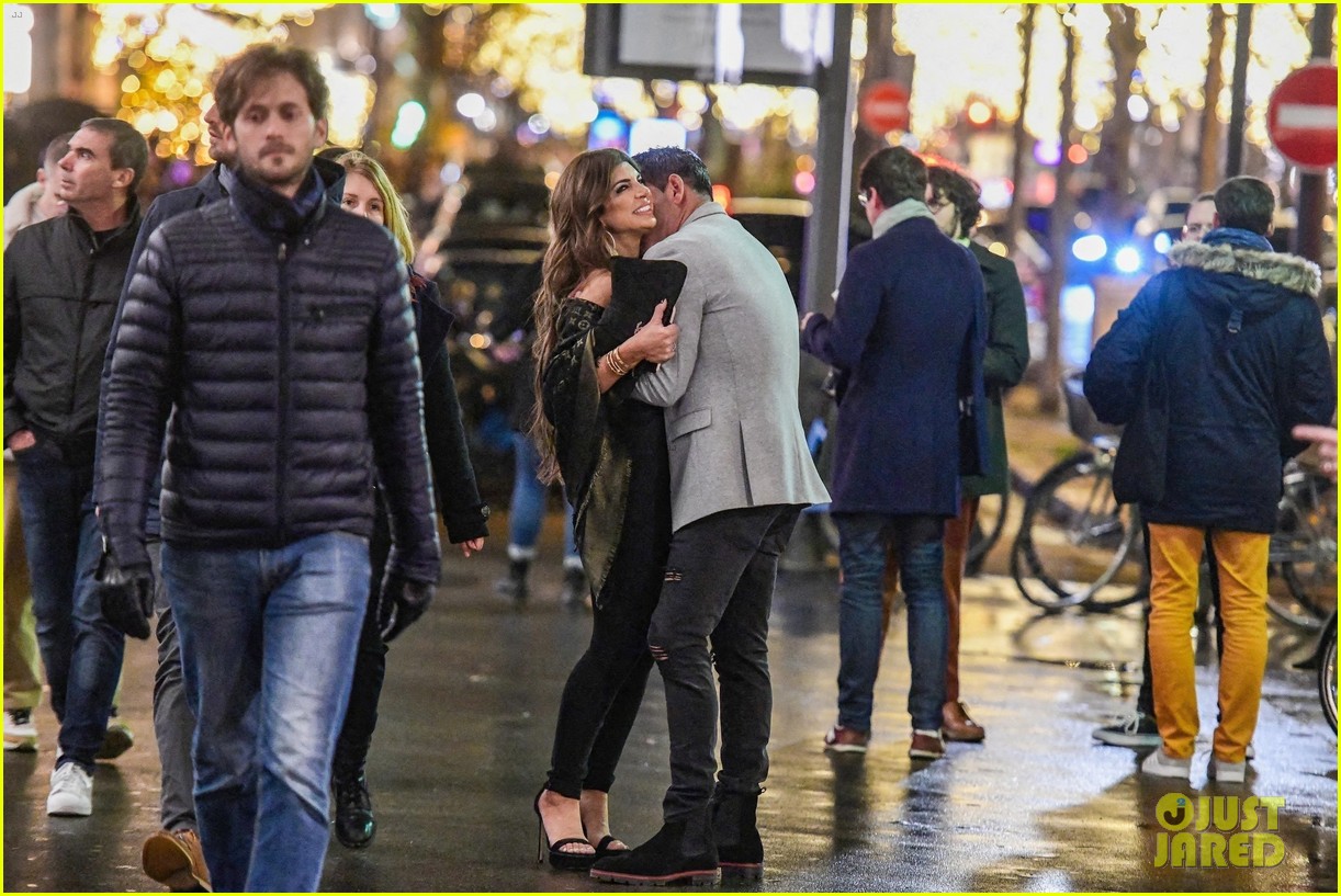 Teresa Giudice & Husband Louie Ruelas Share Steamy Kiss During Romantic ...