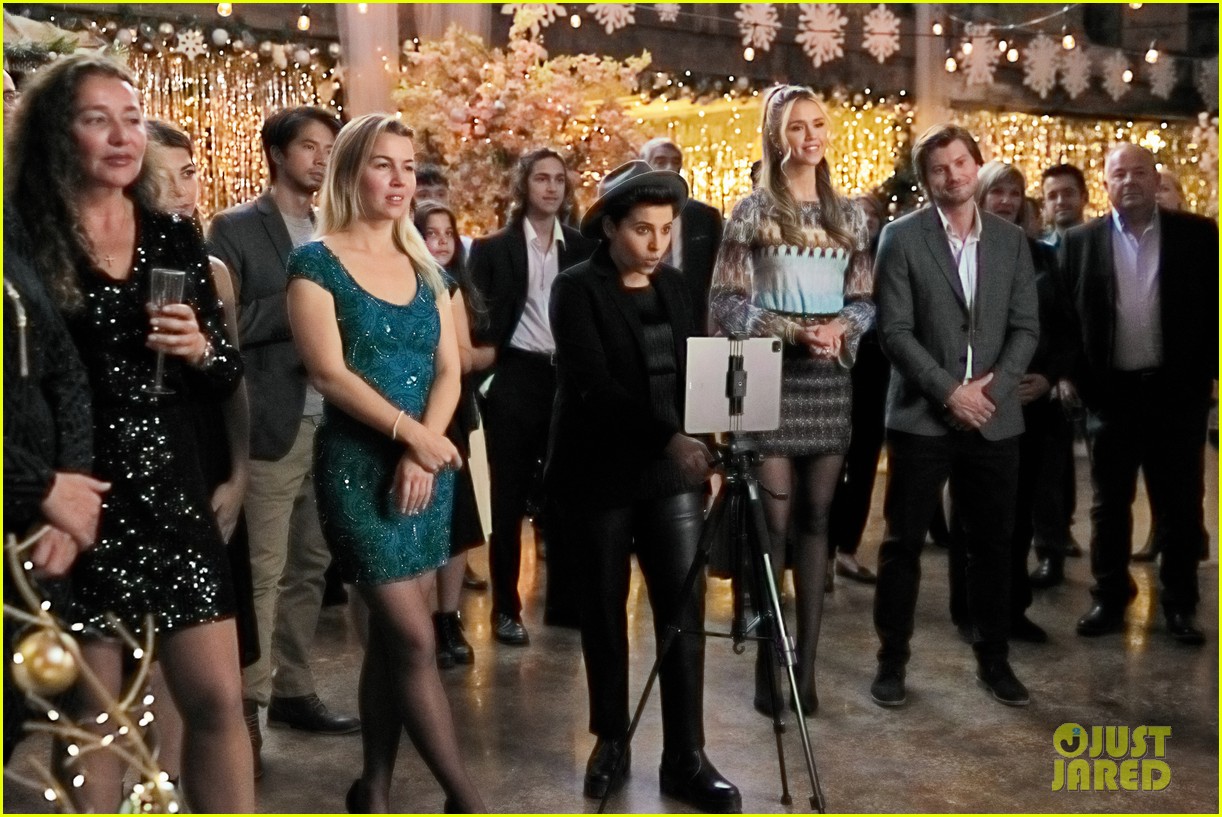 Clare Bowen & Brant Daugherty Fake Being A Family in Hallmark's New ...