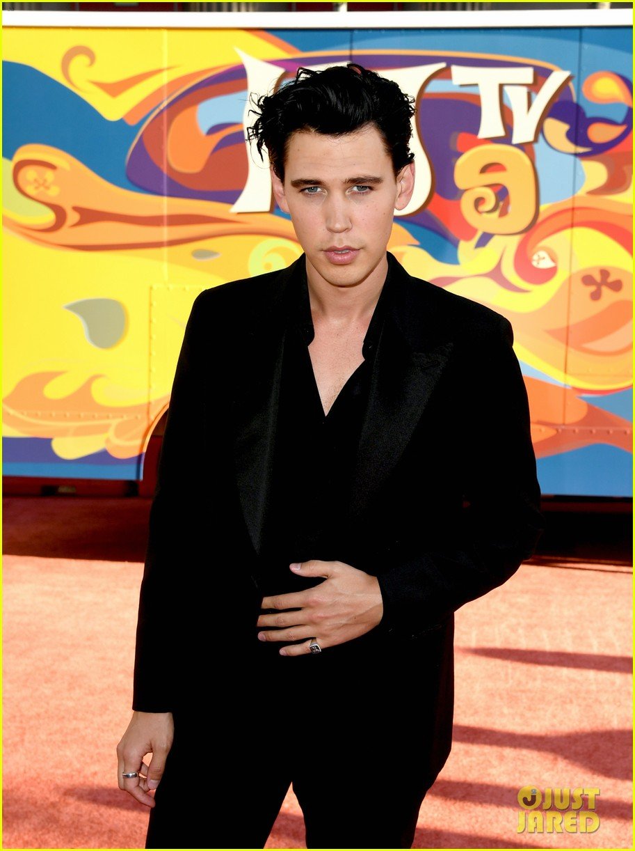 Austin Butler Reveals Who He Consulted Before Accepting 'Saturday Night ...