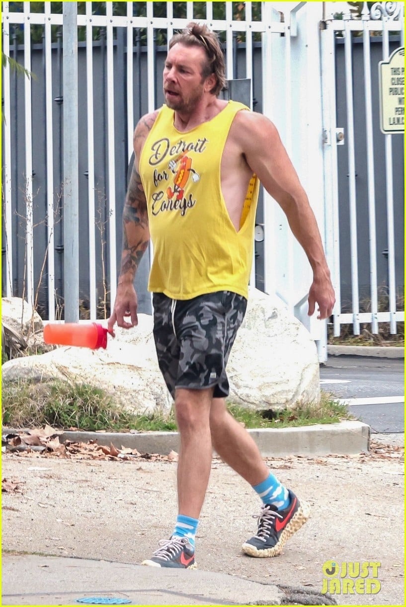 Kristen Bell & Dax Shepard Spotted on Post-Holiday Hike in L.A.: Photo ...