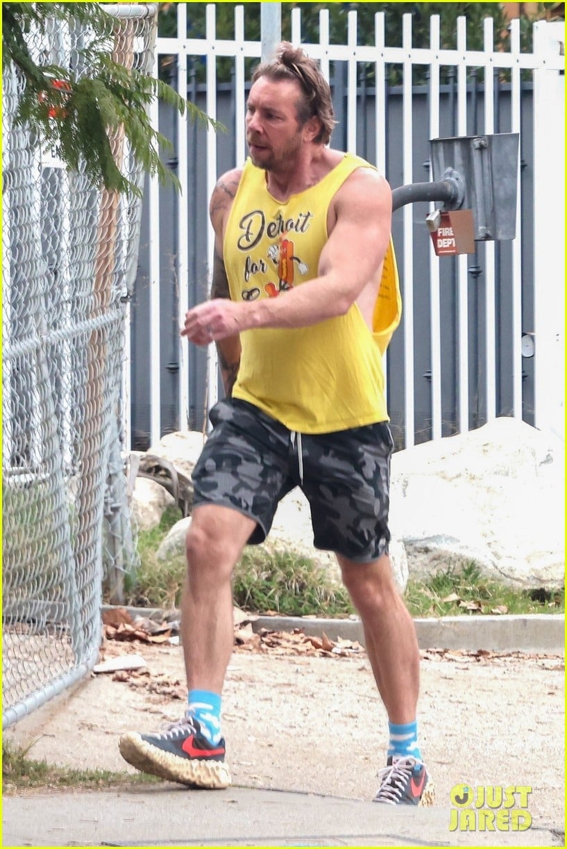 Kristen Bell & Dax Shepard Spotted on Post-Holiday Hike in L.A.: Photo ...