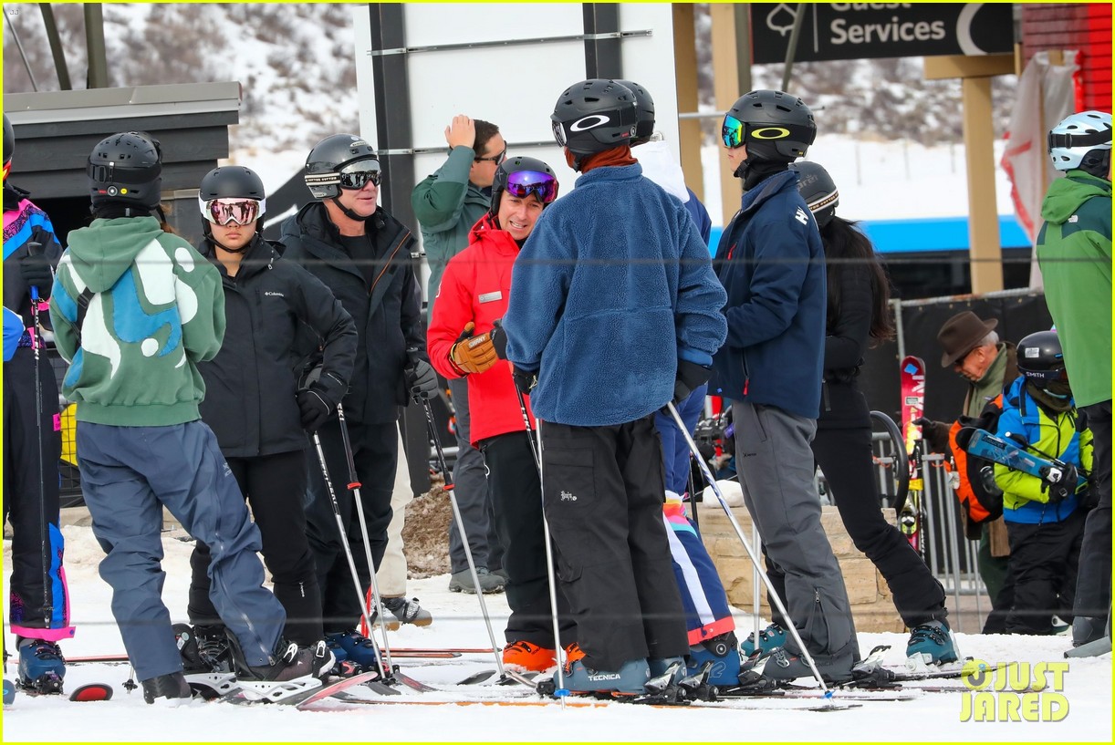Jeff Bezos & Lauren Sanchez Hit the Ski Slopes During Aspen Getaway ...