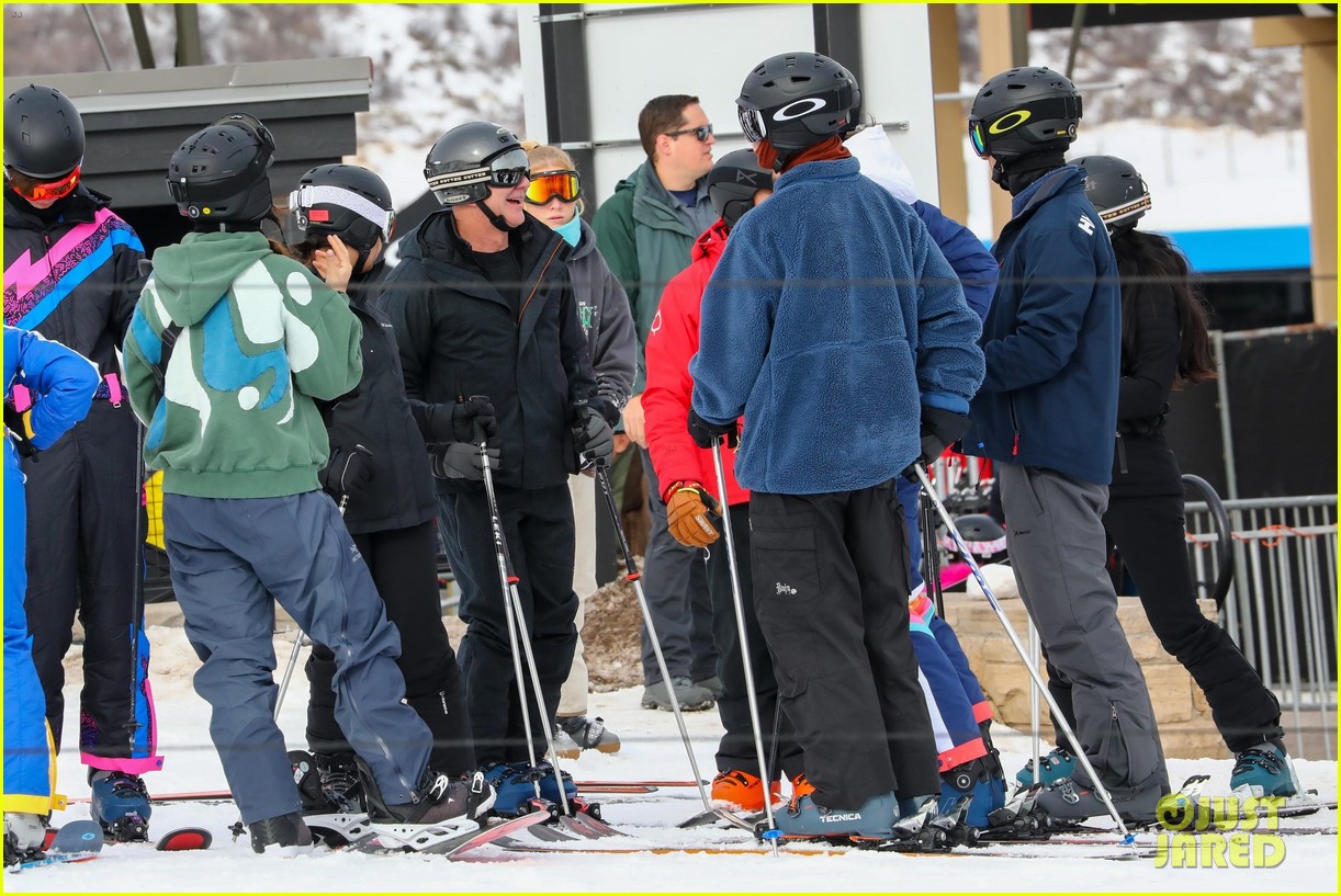 Jeff Bezos & Lauren Sanchez Hit the Ski Slopes During Aspen Getaway ...