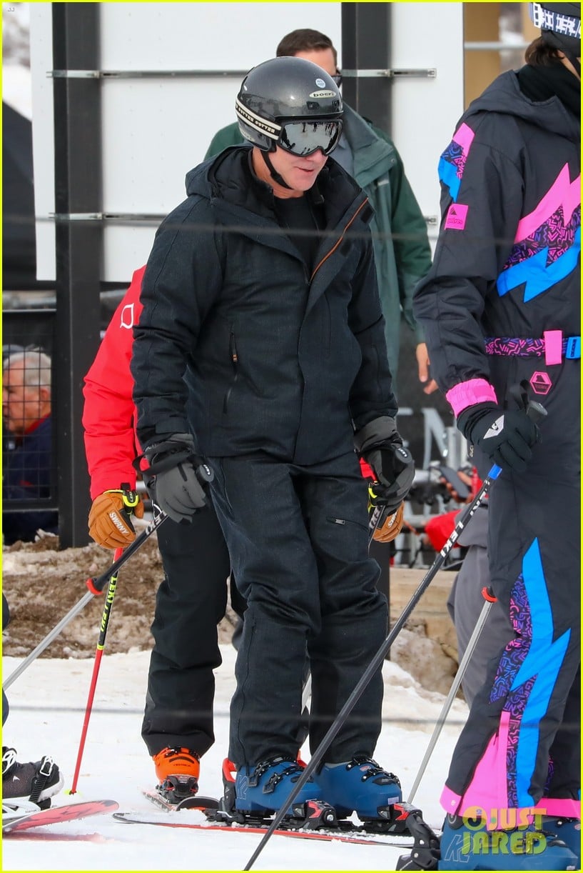 Jeff Bezos & Lauren Sanchez Hit the Ski Slopes During Aspen Getaway ...