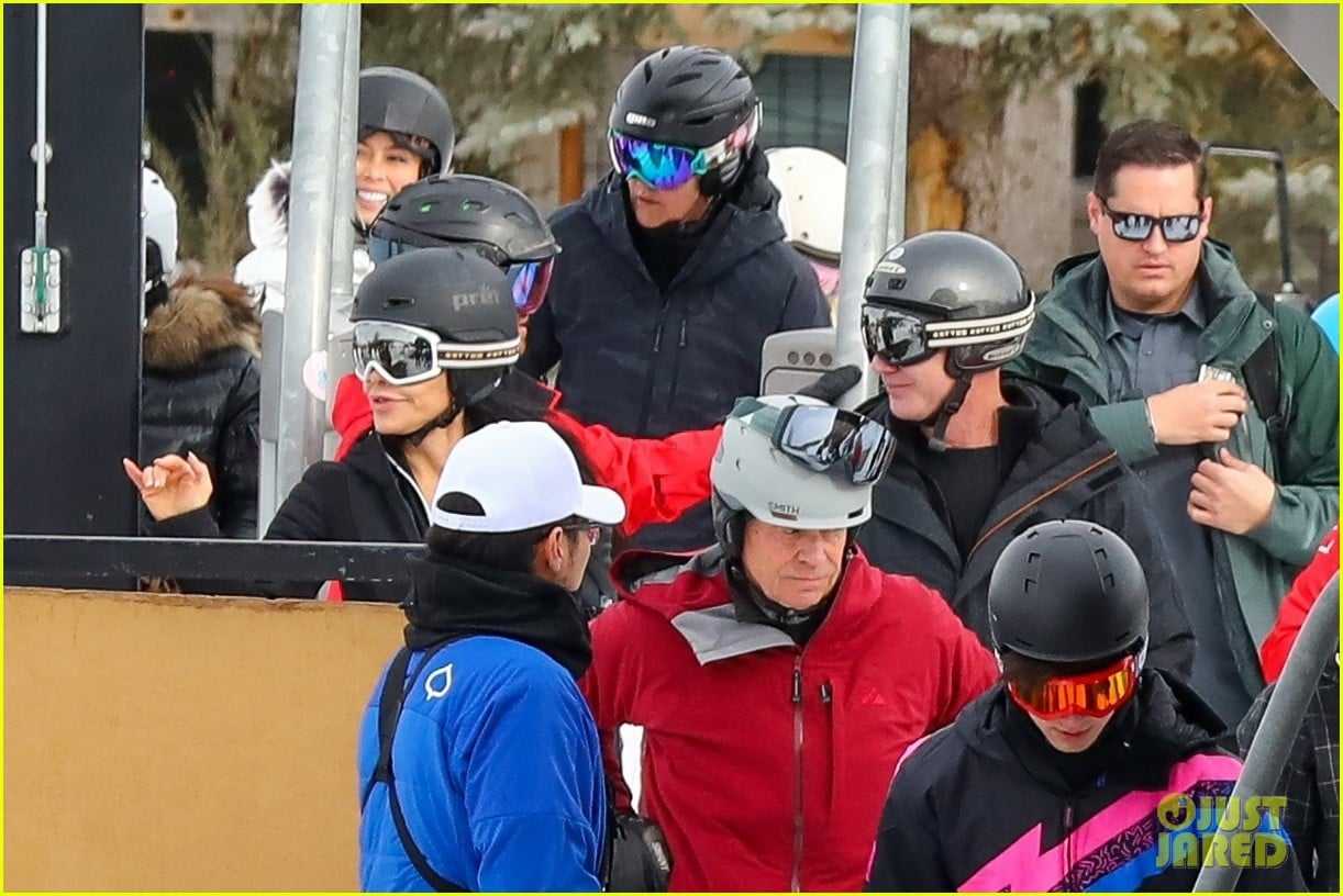 Jeff Bezos & Lauren Sanchez Hit the Ski Slopes During Aspen Getaway ...