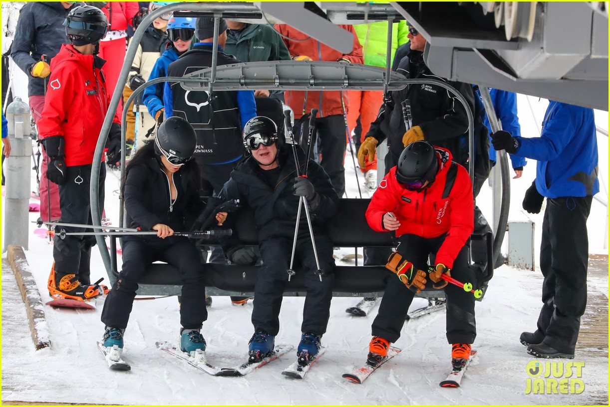 Jeff Bezos & Lauren Sanchez Hit the Ski Slopes During Aspen Getaway ...