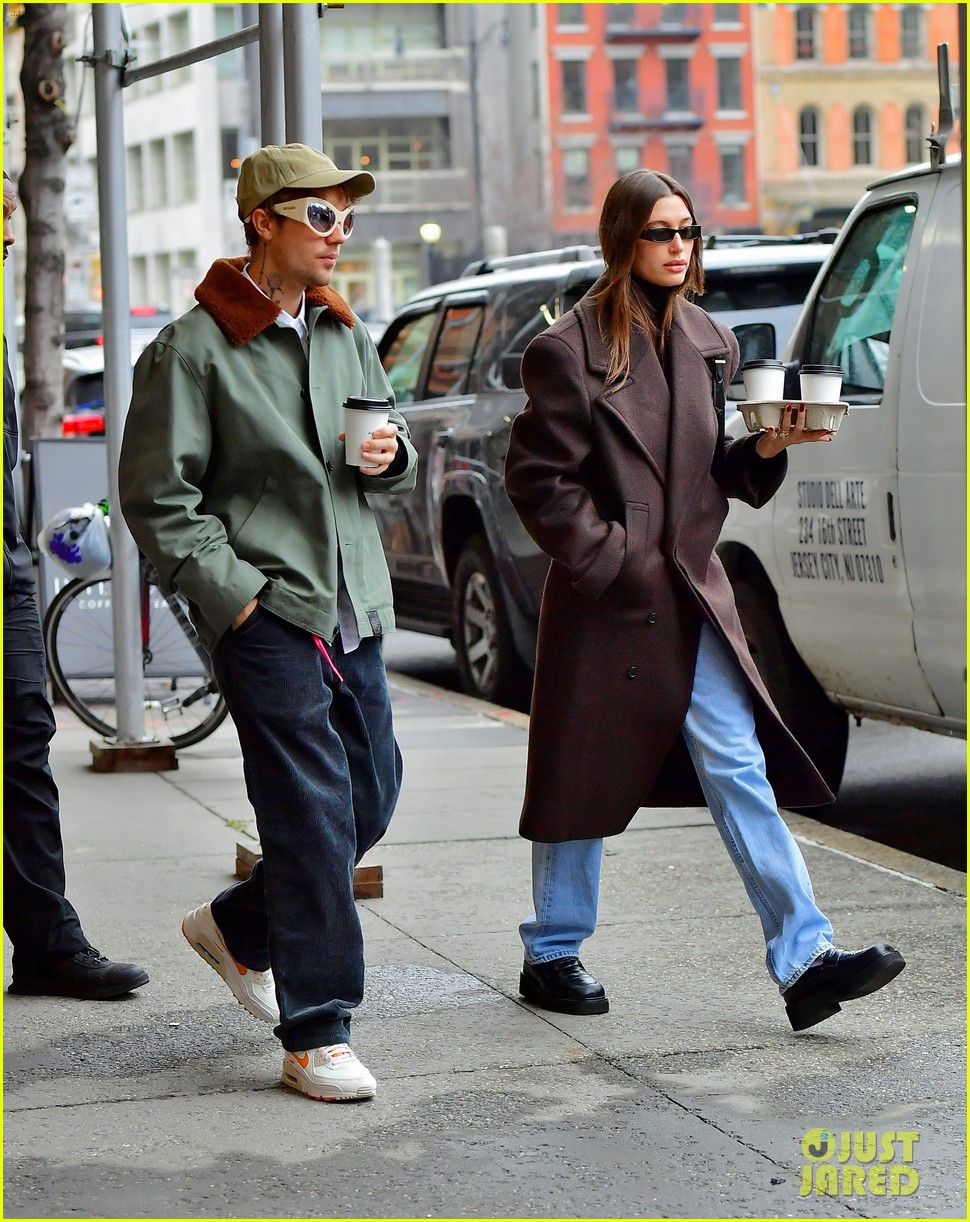 Justin & Hailey Bieber Step Out for Their Morning Coffee in NYC: Photo ...