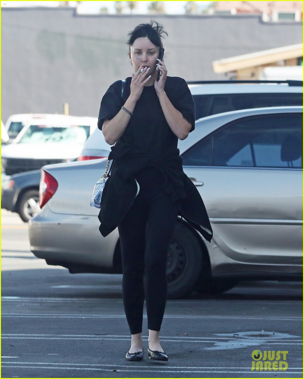 Amanda Bynes Spotted With Shorter & Edgier Haircut in New Photos: Photo ...