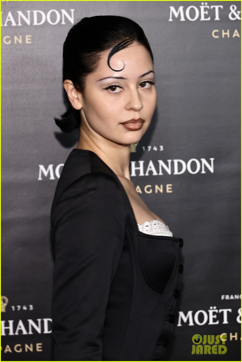 Jessica Chastain Kicks Off The Holidays With Michaela Coel & Sienna ...