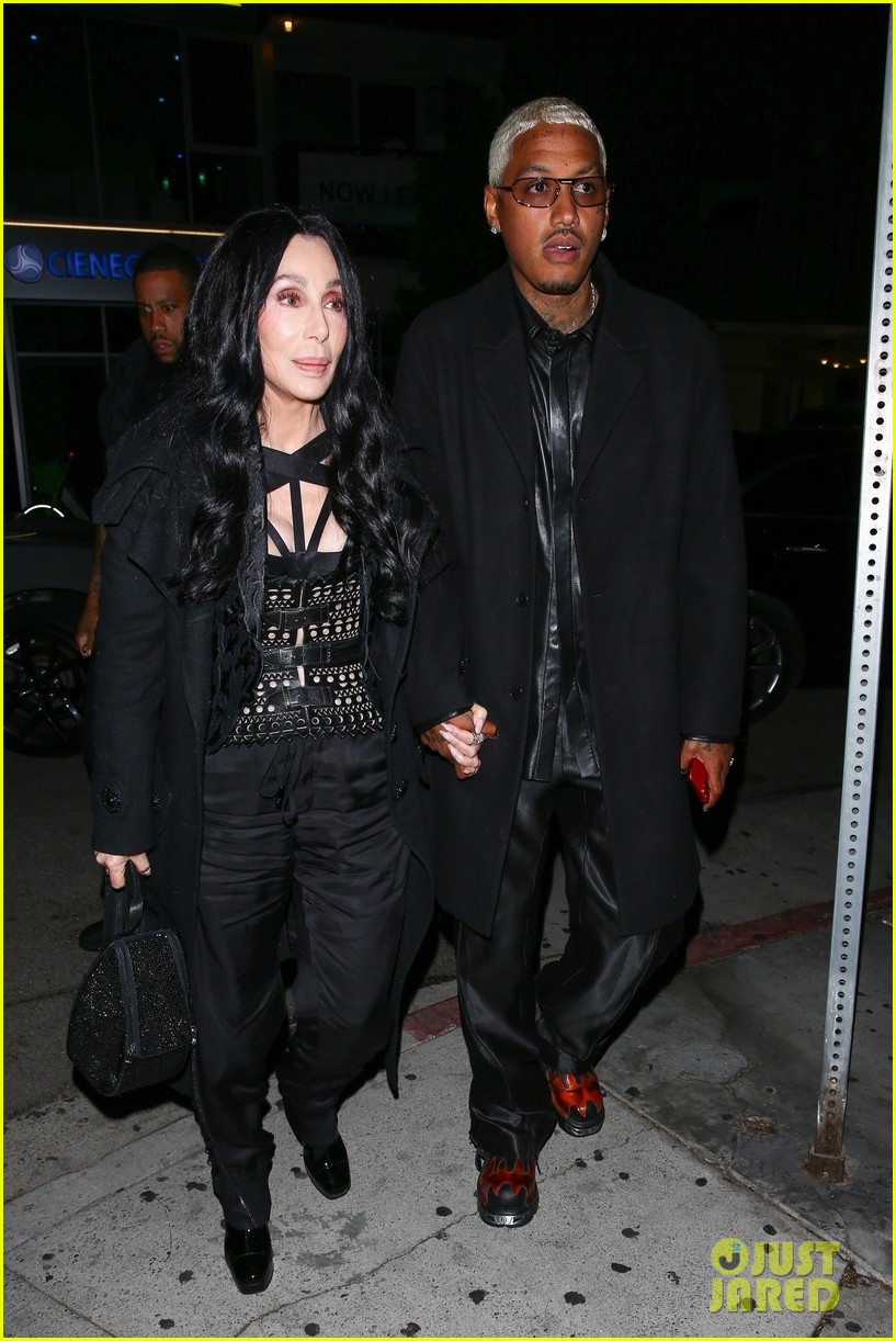 Cher Gets Diamond Ring from Alexander 'A.E.' Edwards on Christmas - Are ...