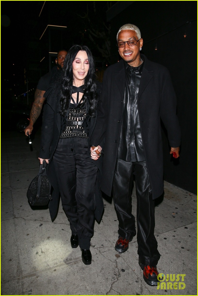 Cher Gets Diamond Ring from Alexander 'A.E.' Edwards on Christmas - Are ...