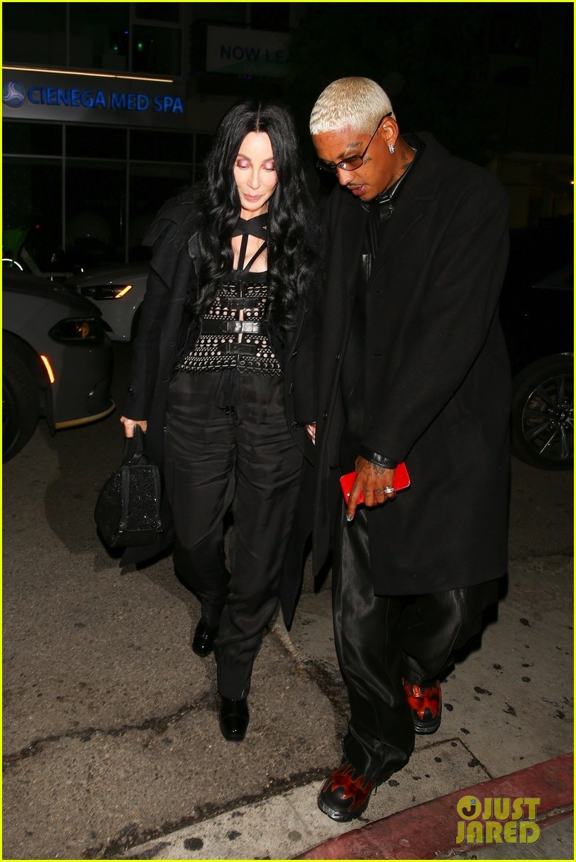 Cher Gets Diamond Ring from Alexander 'A.E.' Edwards on Christmas - Are ...