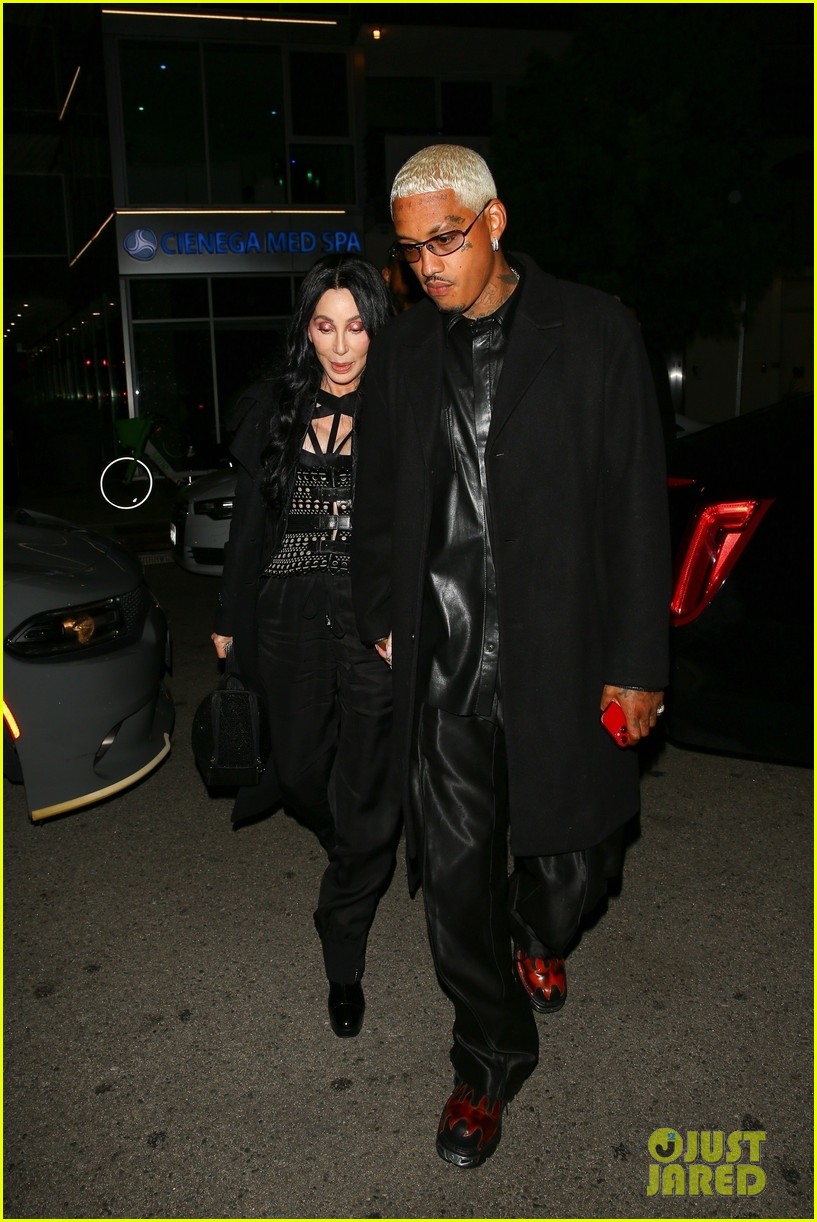 Cher Gets Diamond Ring from Alexander 'A.E.' Edwards on Christmas - Are ...