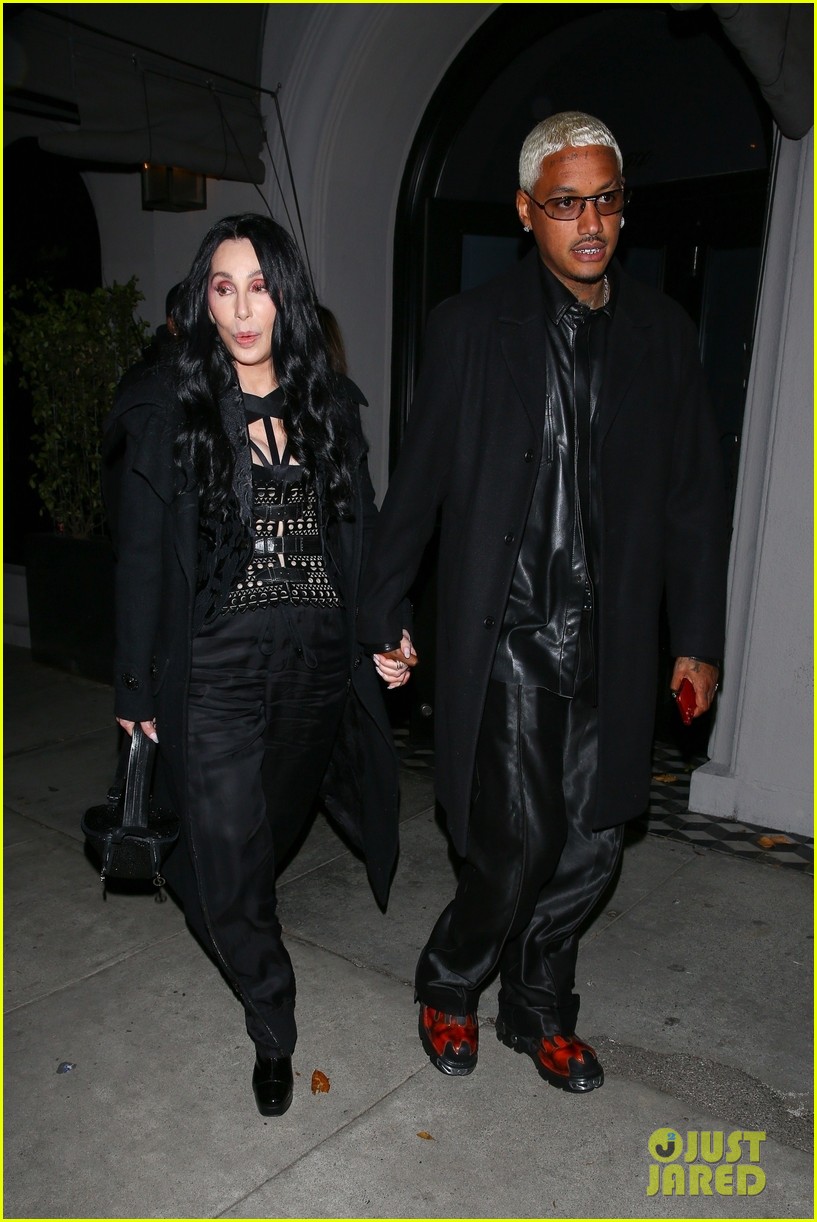 Cher Gets Diamond Ring from Alexander 'A.E.' Edwards on Christmas - Are ...