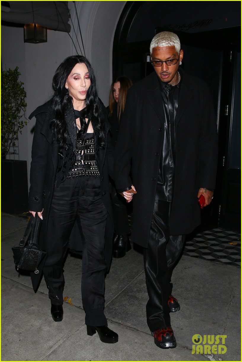 Cher Gets Diamond Ring from Alexander 'A.E.' Edwards on Christmas - Are ...