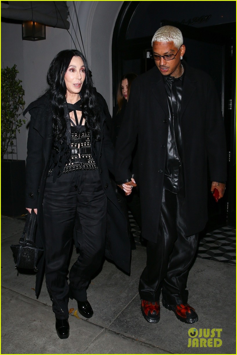 Cher Gets Diamond Ring from Alexander 'A.E.' Edwards on Christmas - Are ...