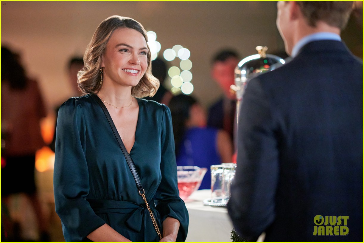 Aimee Teegarden & Tanner Novlan Go Back To High School in Hallmark's ...