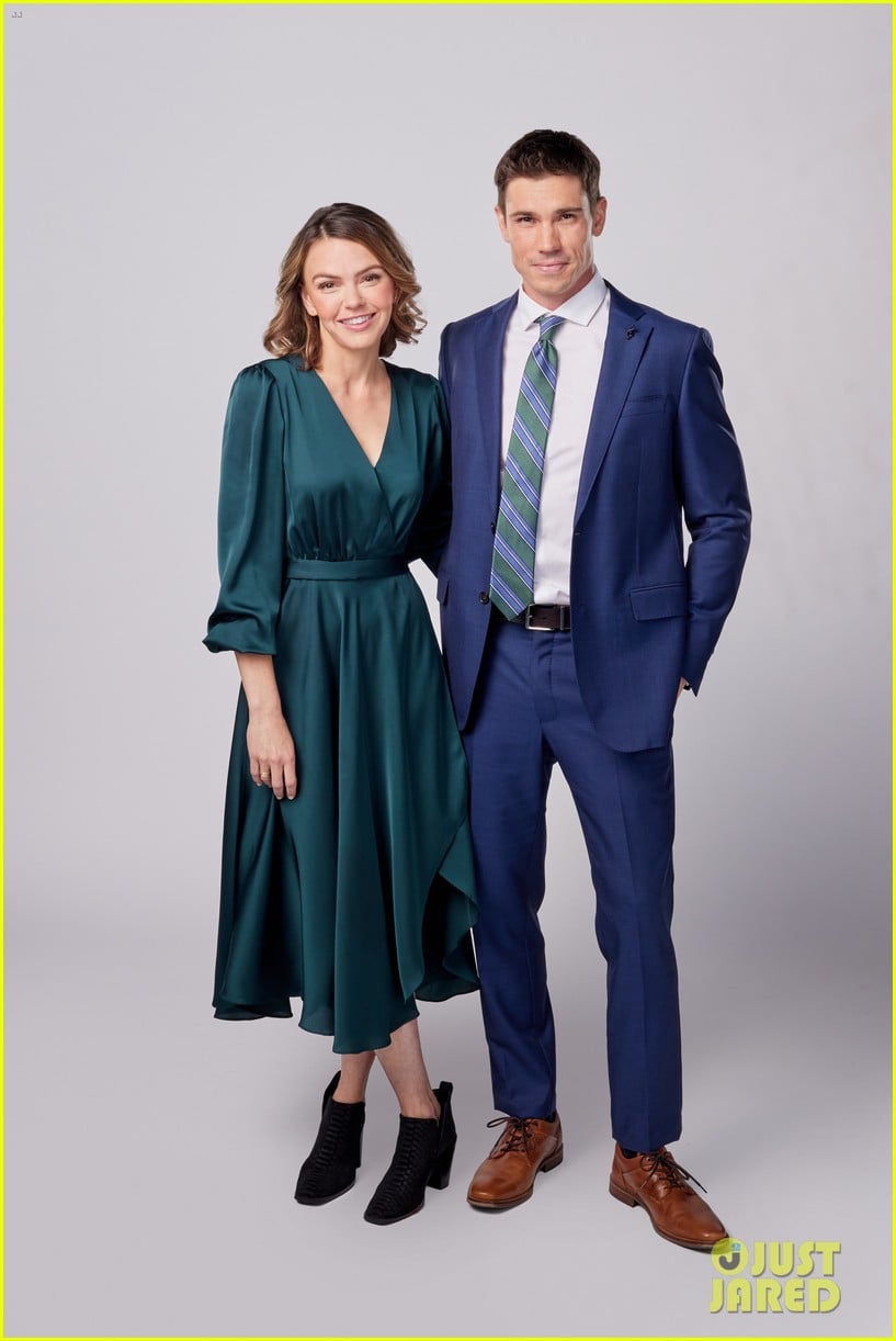 Photo: aimee teegarden tanner novlan xmas class reunion hallmark 28 ...