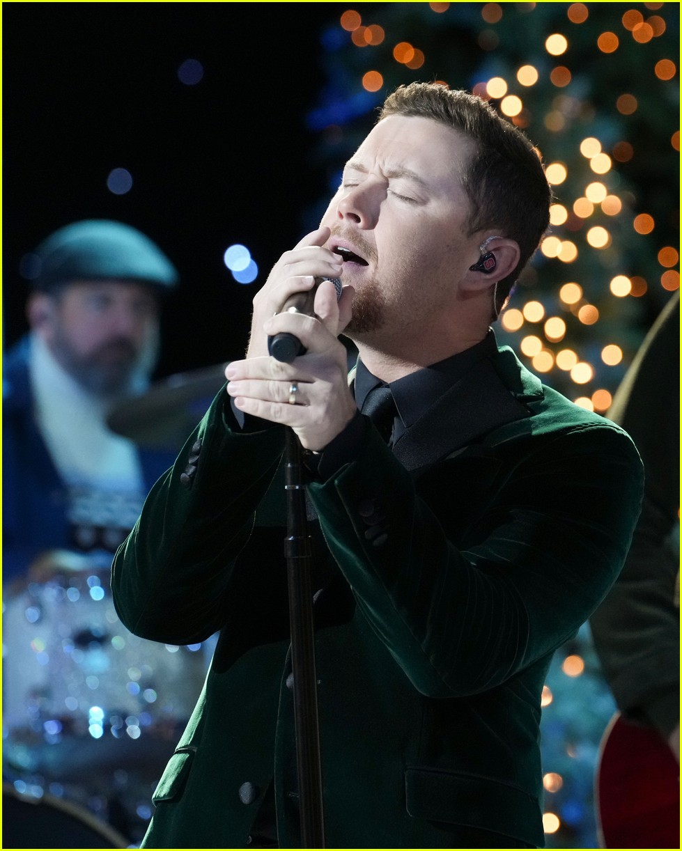 ABC's CMA Country Christmas 2022 - Performers List & Songs Revealed ...