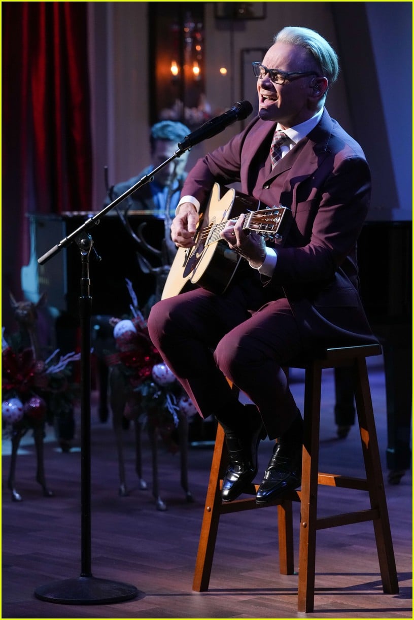 ABC's CMA Country Christmas 2022 - Performers List & Songs Revealed ...