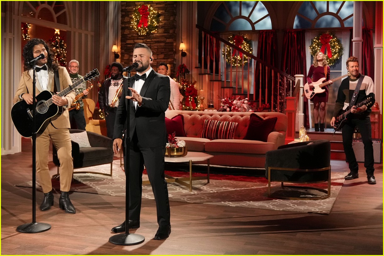 ABC's CMA Country Christmas 2022 - Performers List & Songs Revealed ...