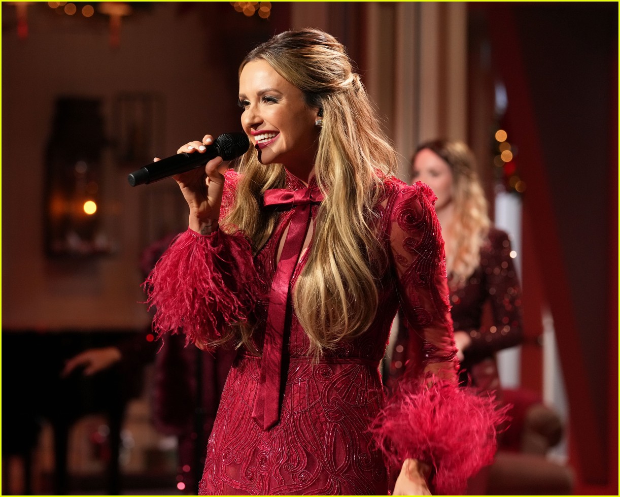 ABC's CMA Country Christmas 2022 - Performers List & Songs Revealed ...