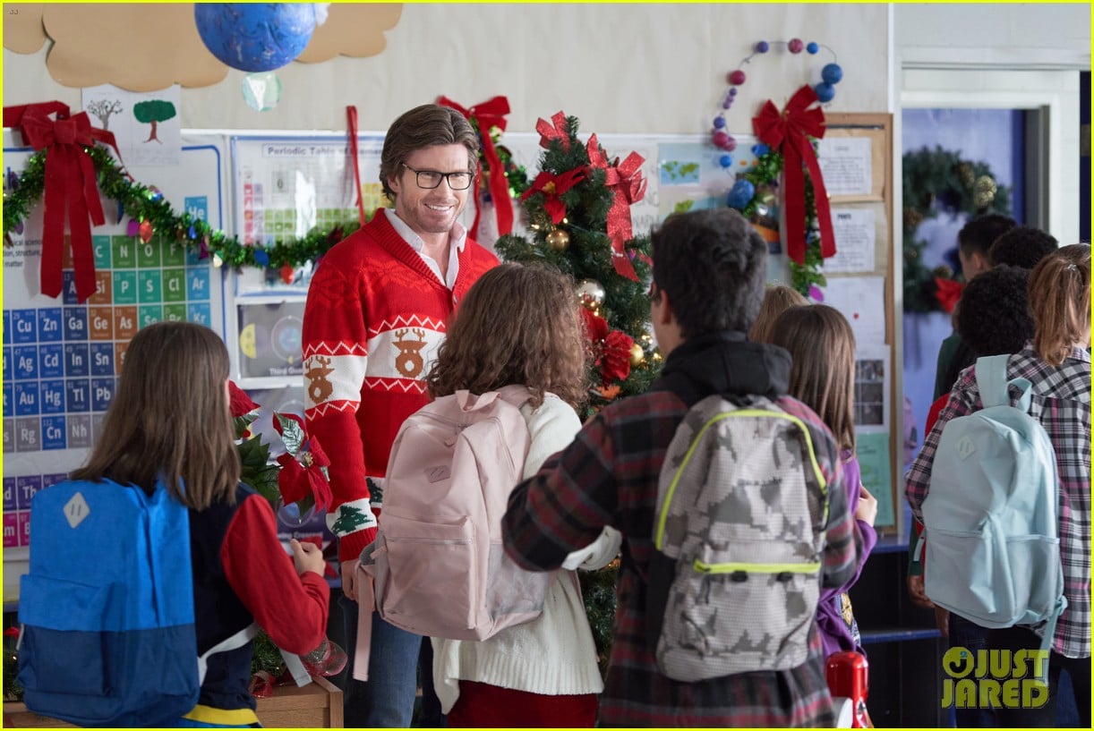 Katrina Bowden Give Christopher Russell The Gift of Color in Hallmark's ...